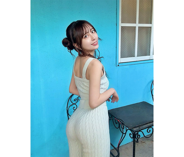 竹内星菜、曲線美きわだつアイボリーコーデに賞賛の声「可愛すぎる」 | WWSチャンネル