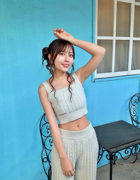 竹内星菜、曲線美きわだつアイボリーコーデに賞賛の声「可愛すぎる」 | WWSチャンネル