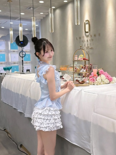 深江有恵、世界観が刺さる！ブルー×ホワイトコーデでファン癒す | WWSチャンネル