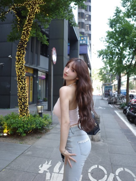 三上悠亜、美スタイル映えるデニムコーデで台湾満喫！「台湾は常夏でした」 | WWSチャンネル