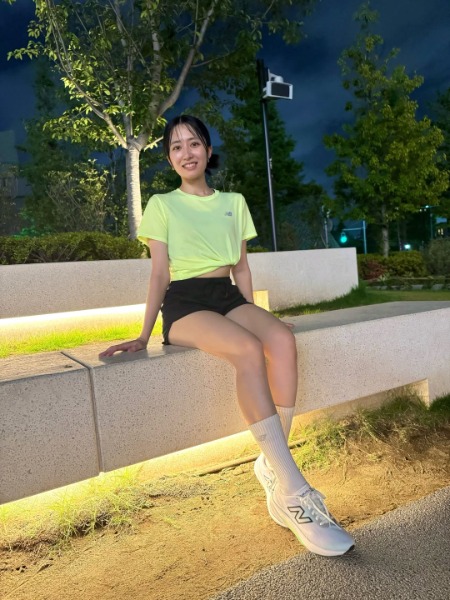 「いいハムストリングだね」「きれいな脚」島袋明希子、ファン絶賛のスポーティコーデ | WWSチャンネル