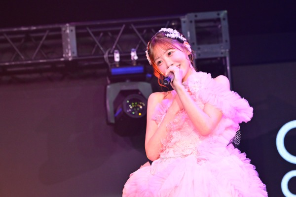 櫻井優衣、ソロアーティストとして沖縄初パフォーマンス！新曲「夏いぞん」で会場を夏色に染める＜OKINAWA COLLECTION 2026 ...